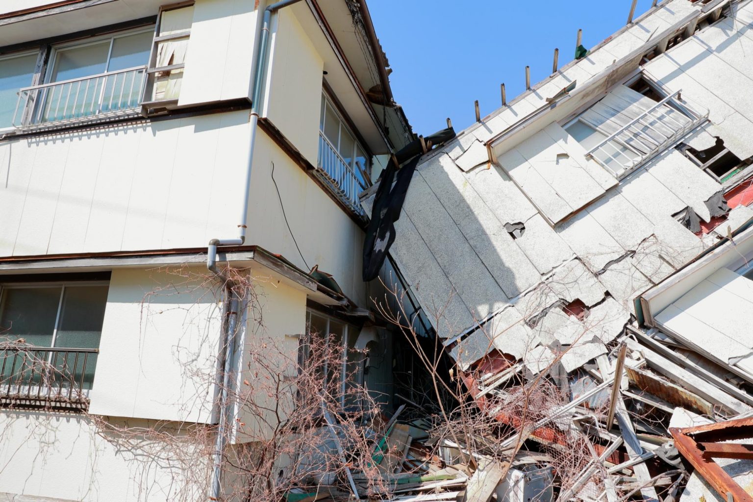 新耐震基準はいつから？旧耐震基準・2000年基準、投資のポイントも解説 - COZUCHI 不動産投資クラウドファンディング